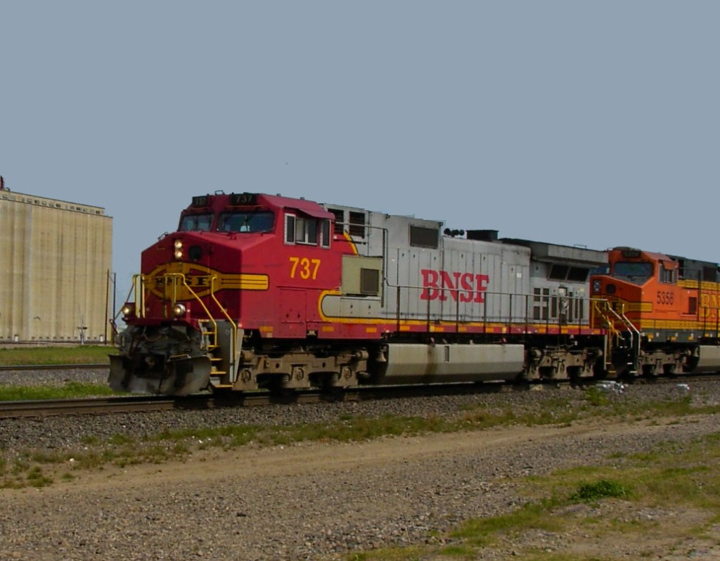 BNSF 737